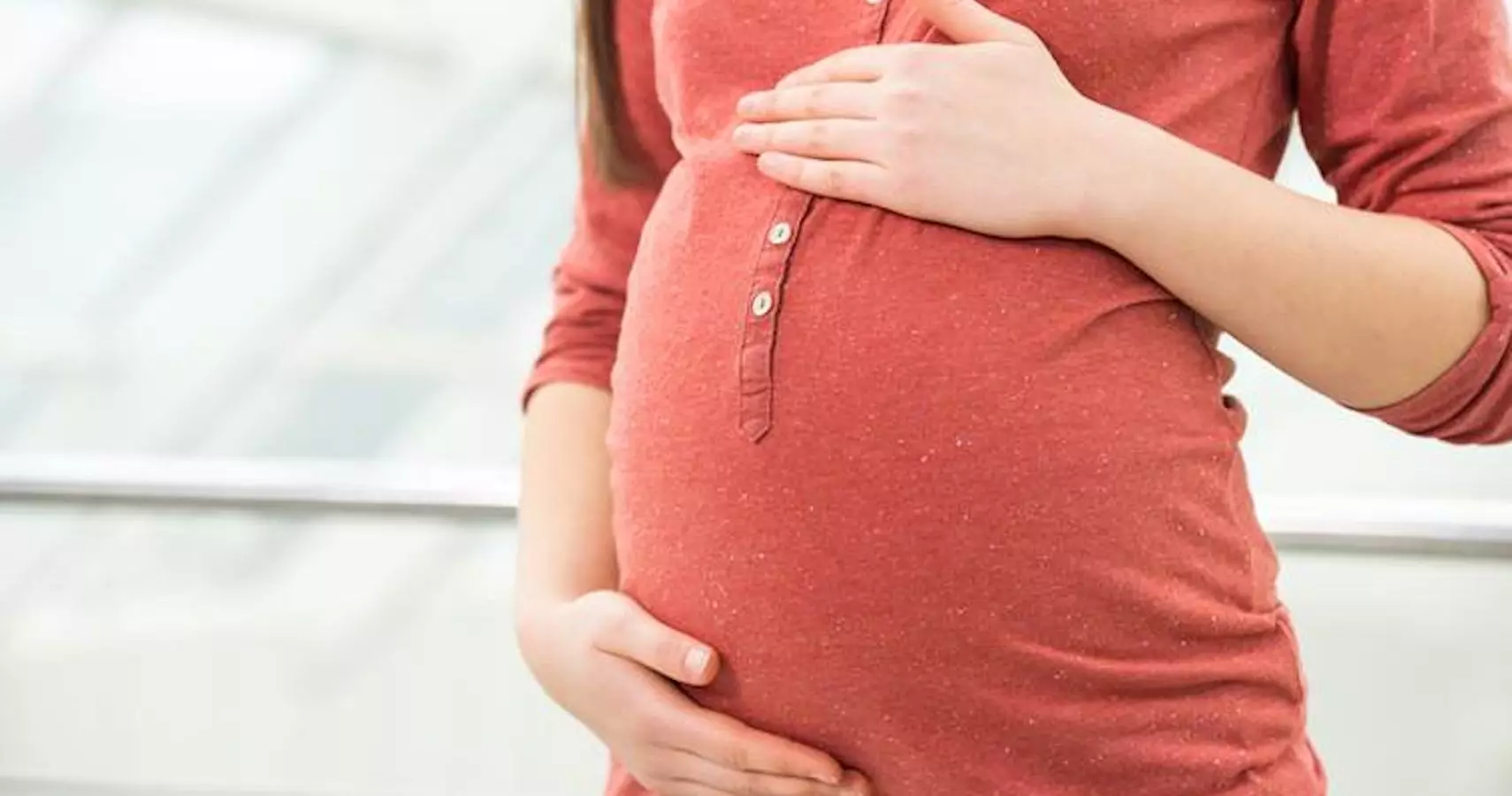 Las mujeres con enfermedad hepática enfrentan peores resultados en el embarazo
